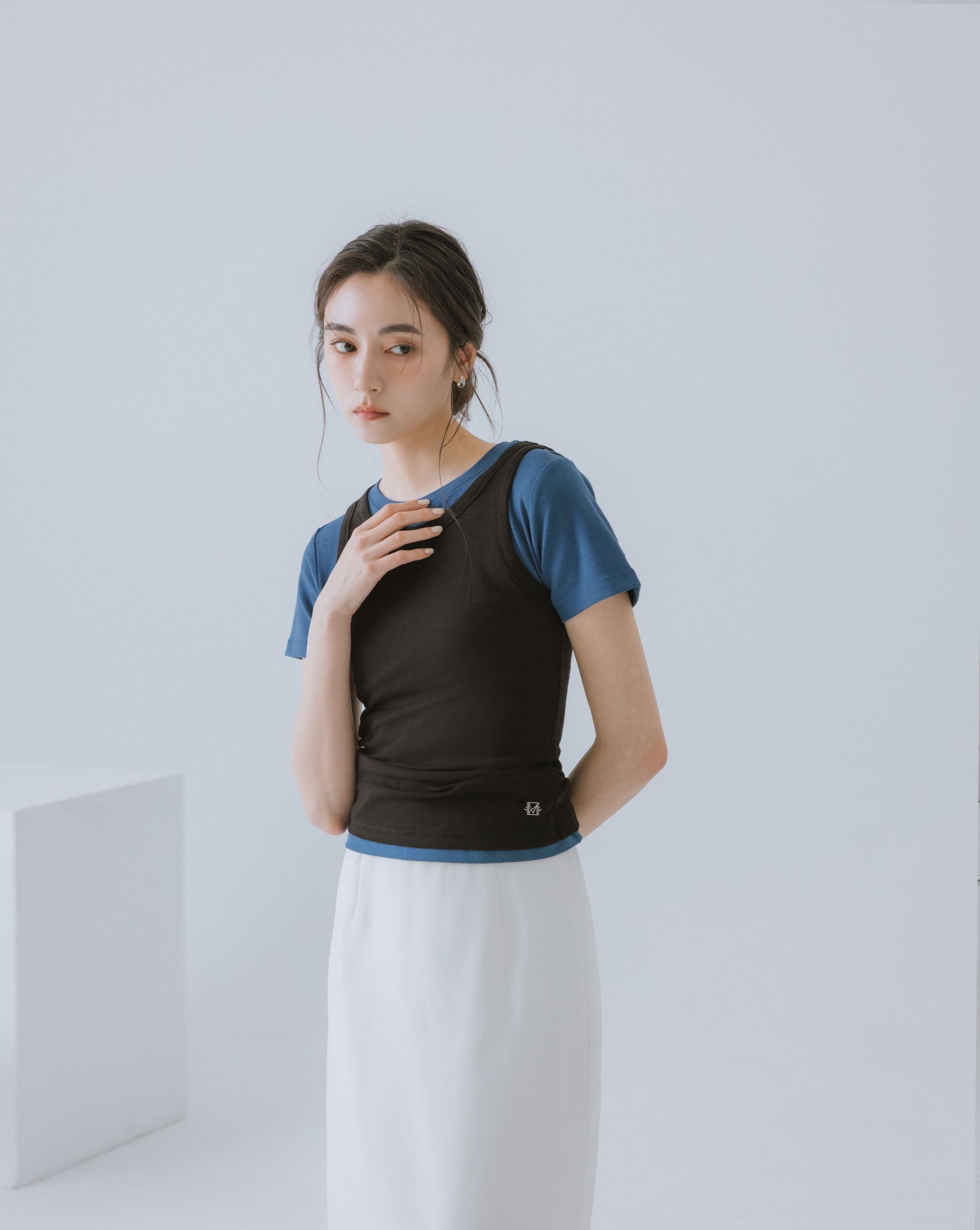 nuhi-經典彈性不對稱挖背造型BRA TOP ｜ MEIER.Q 打造簡約永恆感