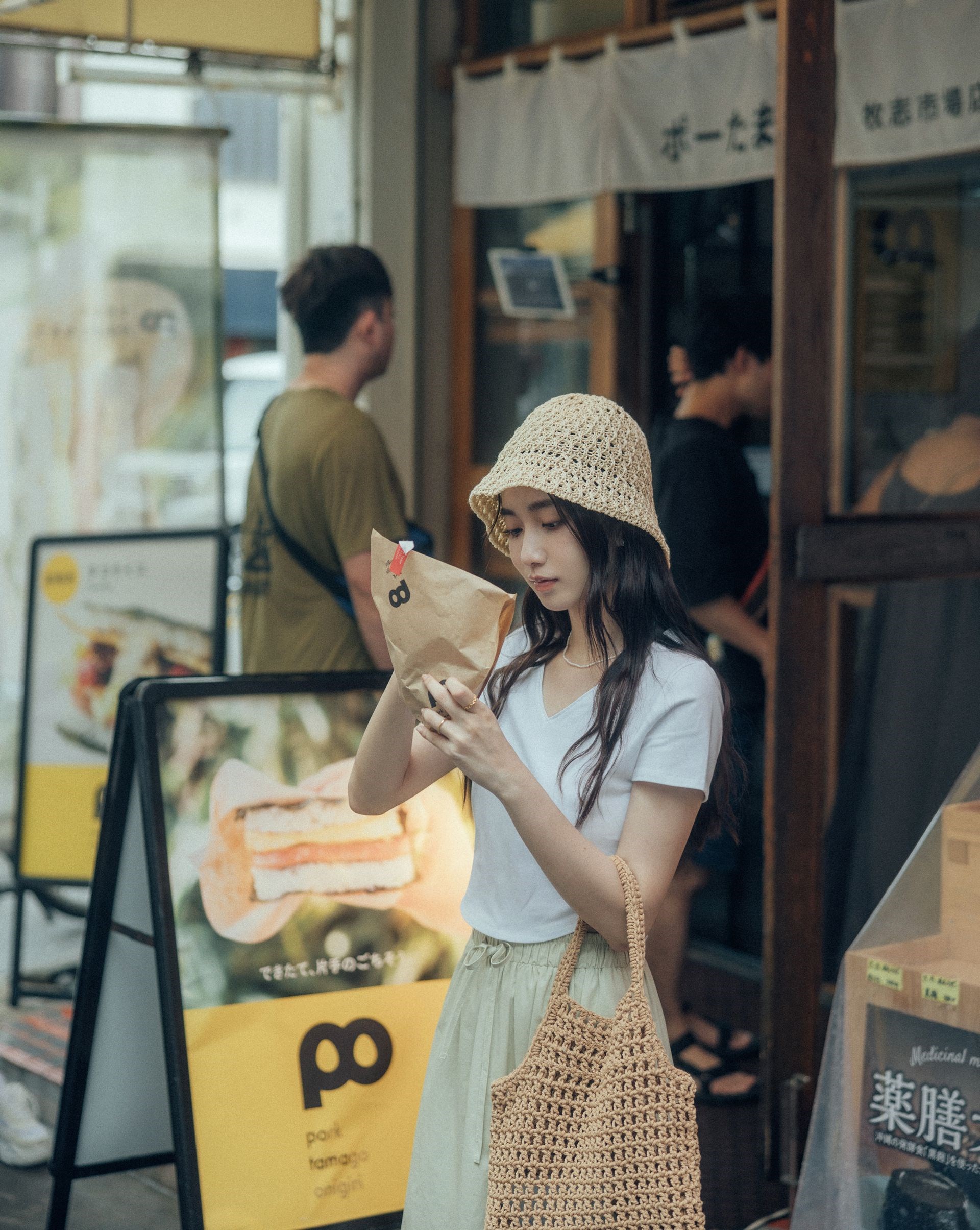 PROJECT.M V領圓弧下擺彈性短版上衣 ｜ MEIER.Q 打造簡約永恆感