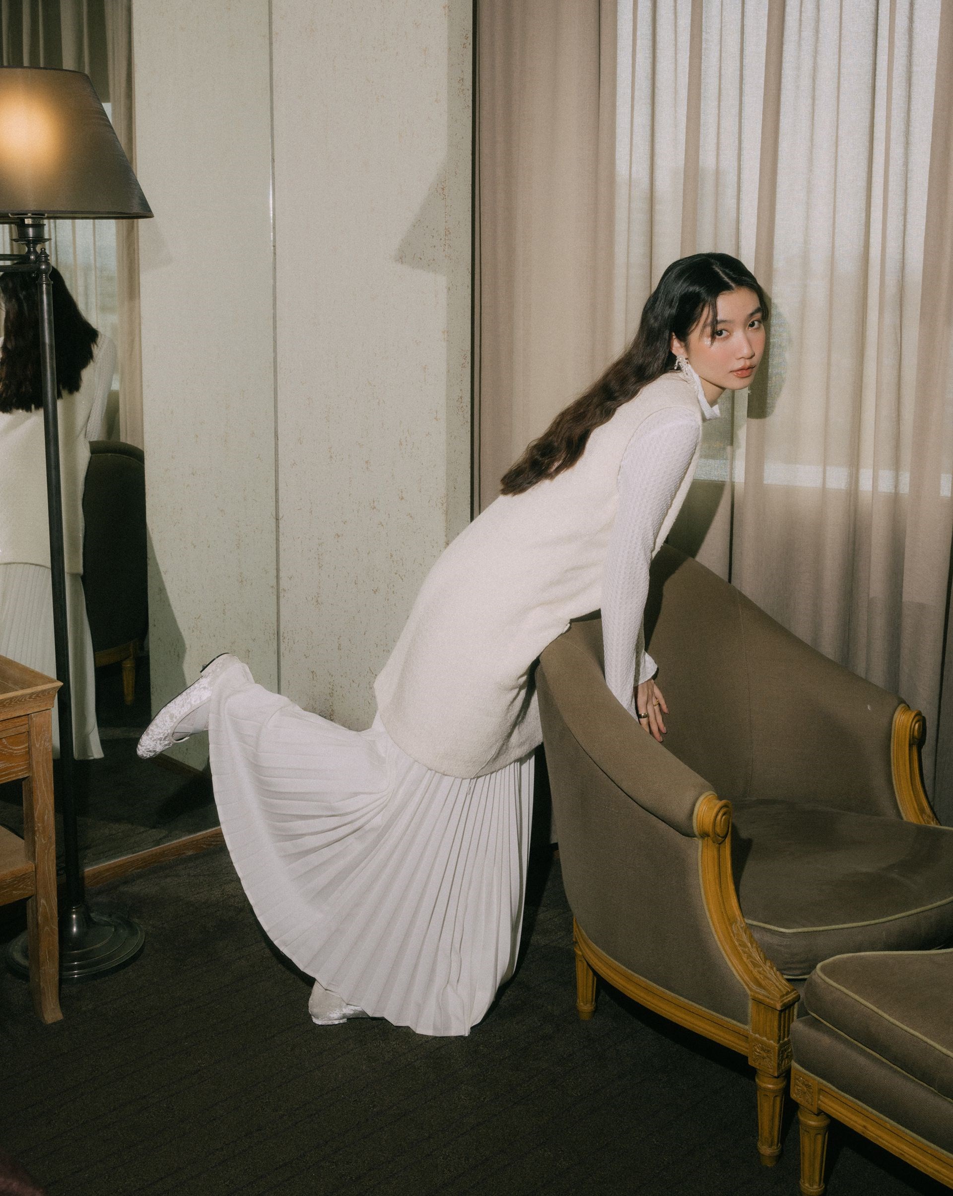 高領圓形蕾絲透肌上衣 ｜ MEIER.Q 打造簡約永恆感