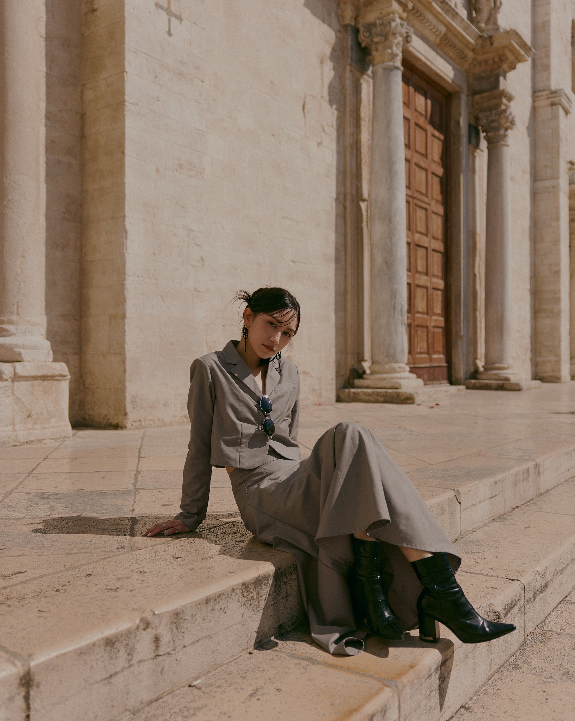 pingping-俐落雙釦短版西裝外套 ｜ MEIER.Q 打造簡約永恆感