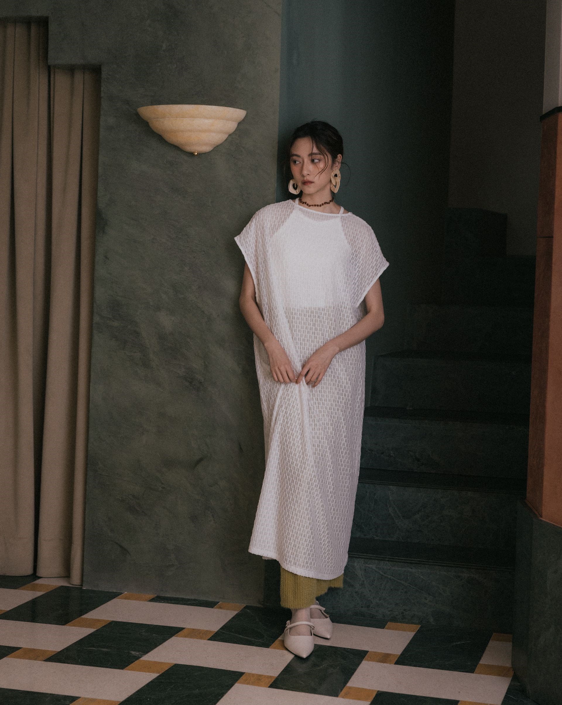 肌理感透肌前開岔洋裝 ｜ MEIER.Q 打造簡約永恆感