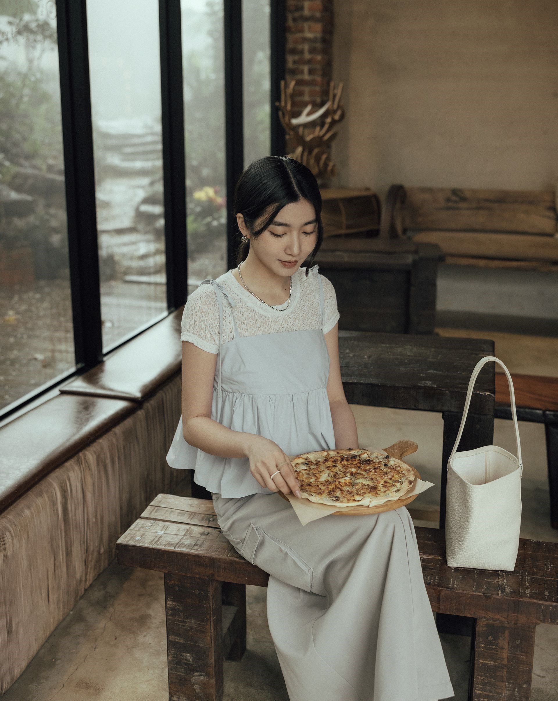 蕾絲彈性透肌短袖上衣 ｜ MEIER.Q 打造簡約永恆感