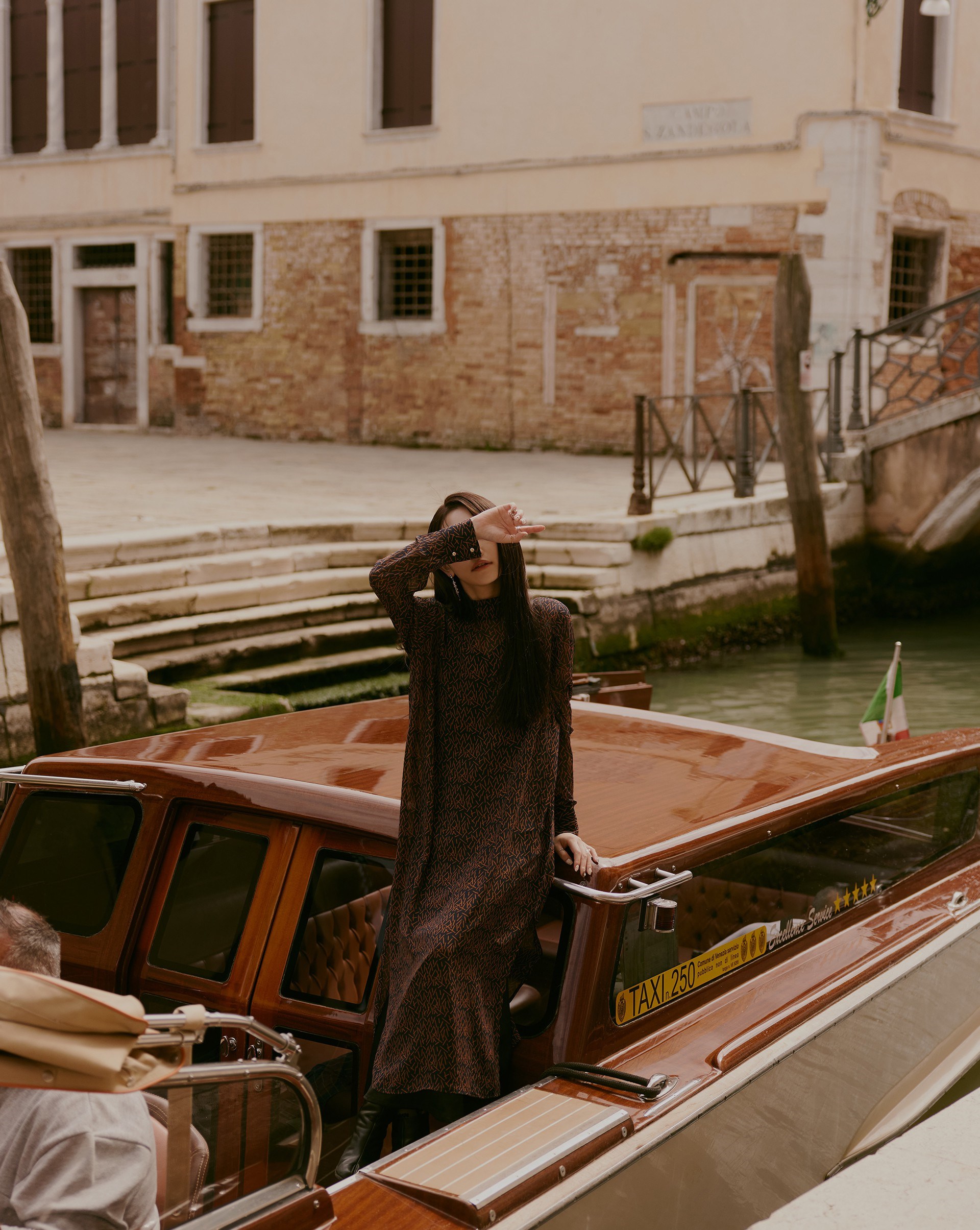 pingping-復古印花雪紡小高領洋裝 ｜ MEIER.Q 打造簡約永恆感