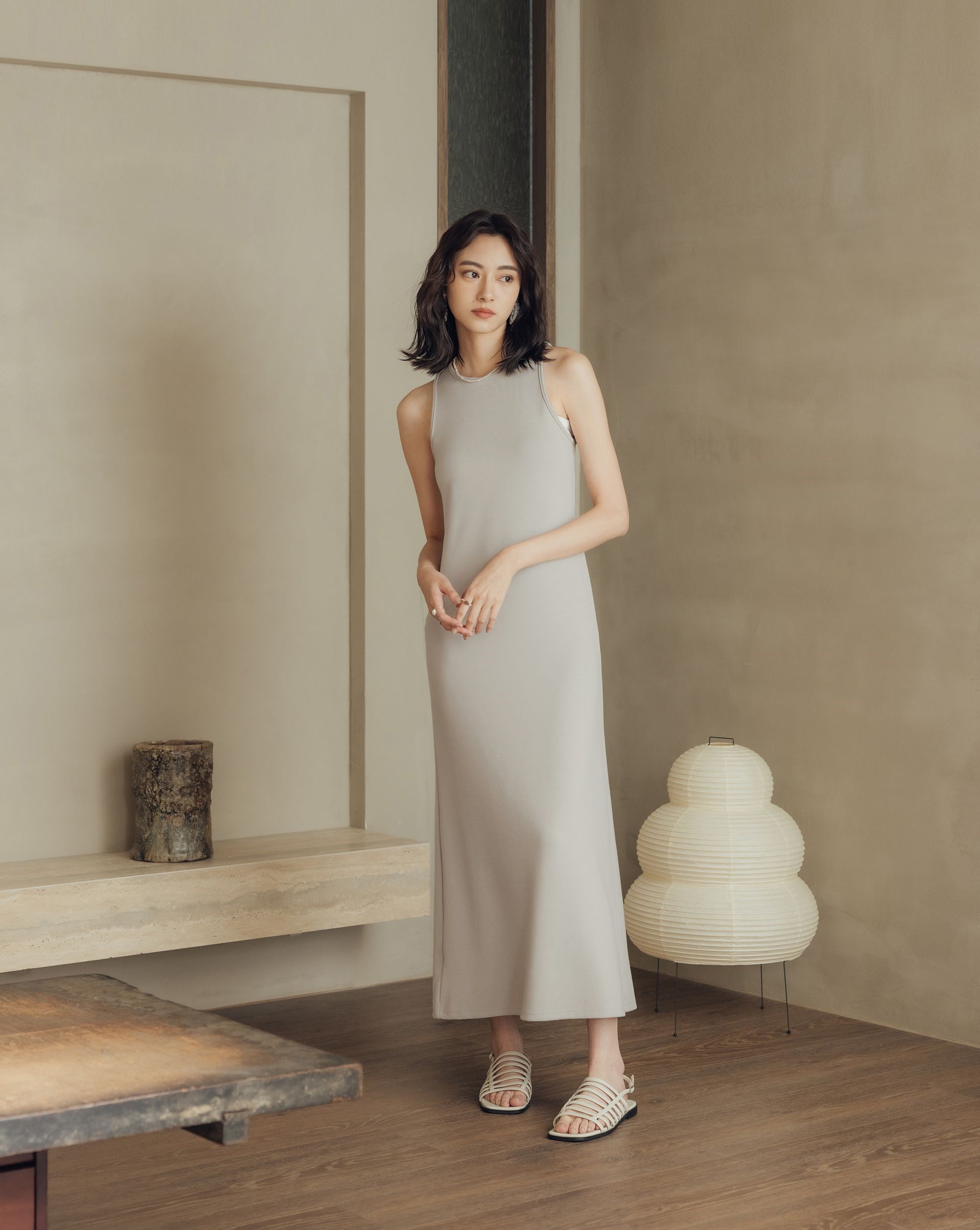 PROJECT.M 柔彈合身露背削肩長洋裝 ｜ MEIER.Q 打造簡約永恆感