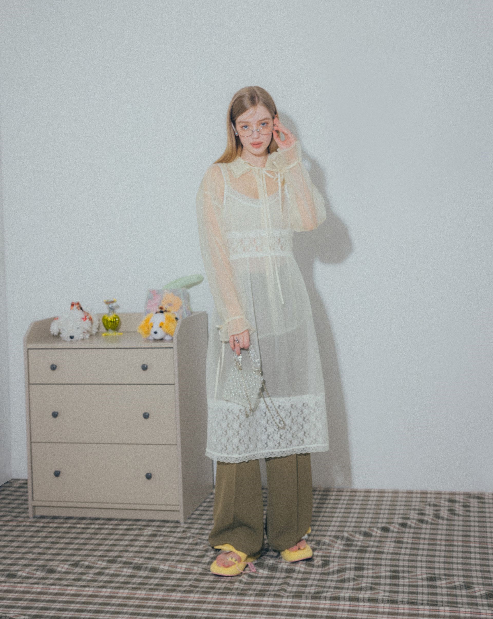 oiiv-蕾絲拼接綁帶透肌襯衫 ｜ MEIER.Q 打造簡約永恆感